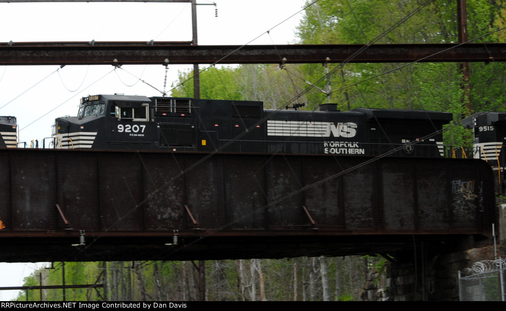 NS C40-9W 9207 is third on 17G.